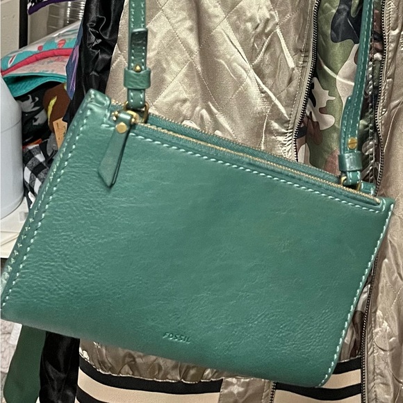 Fossil | Bags | Fossil Green Crossbody Green Wallet | Poshmark